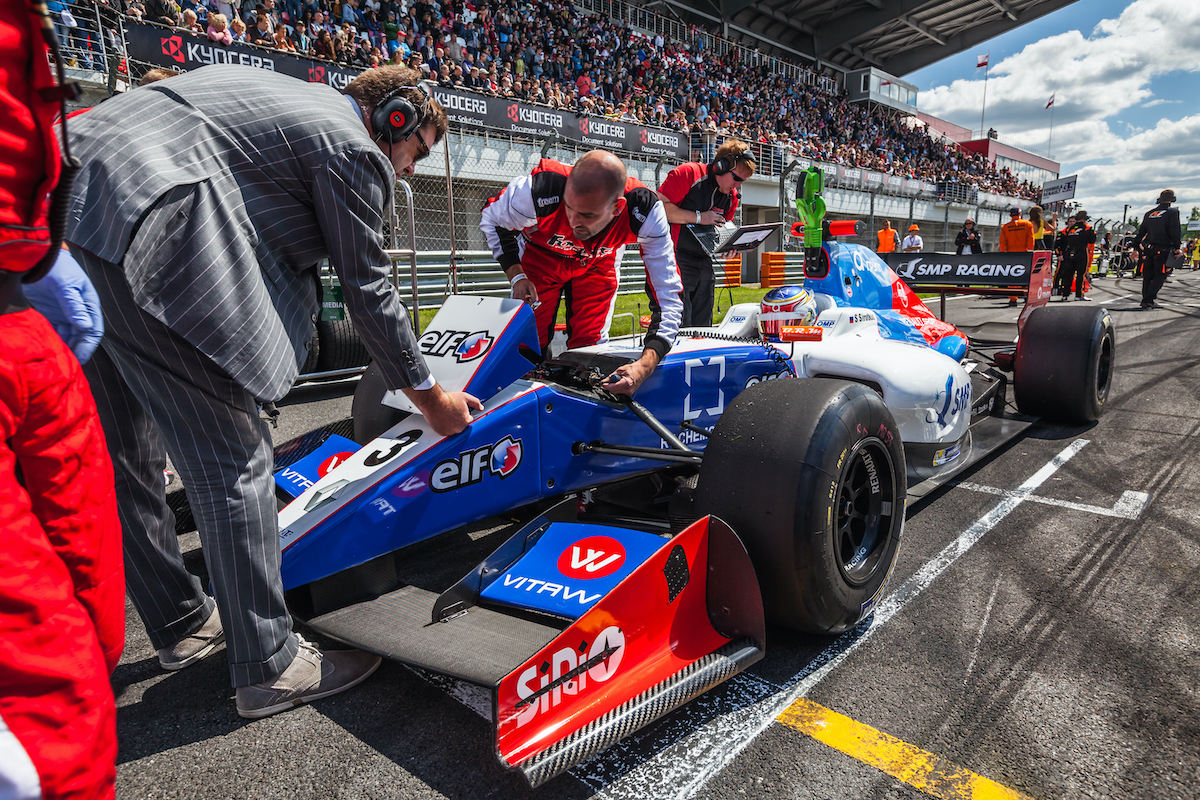 Understanding How Formula 1 Pit Stops Work | David Mills